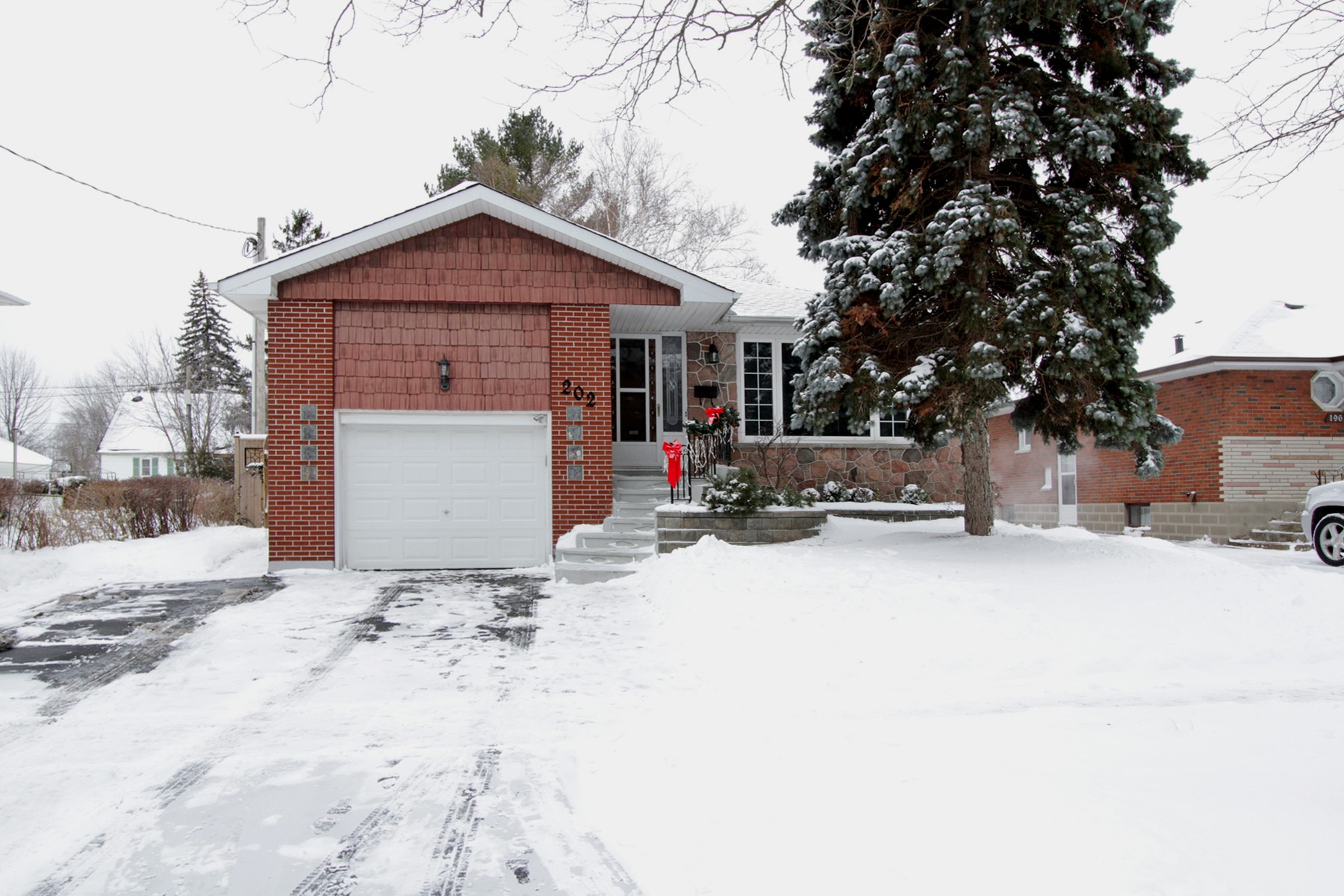 iVRTours.com - Virtual Tour of 202 Cromwell Ave Oshawa, ON TourID ...