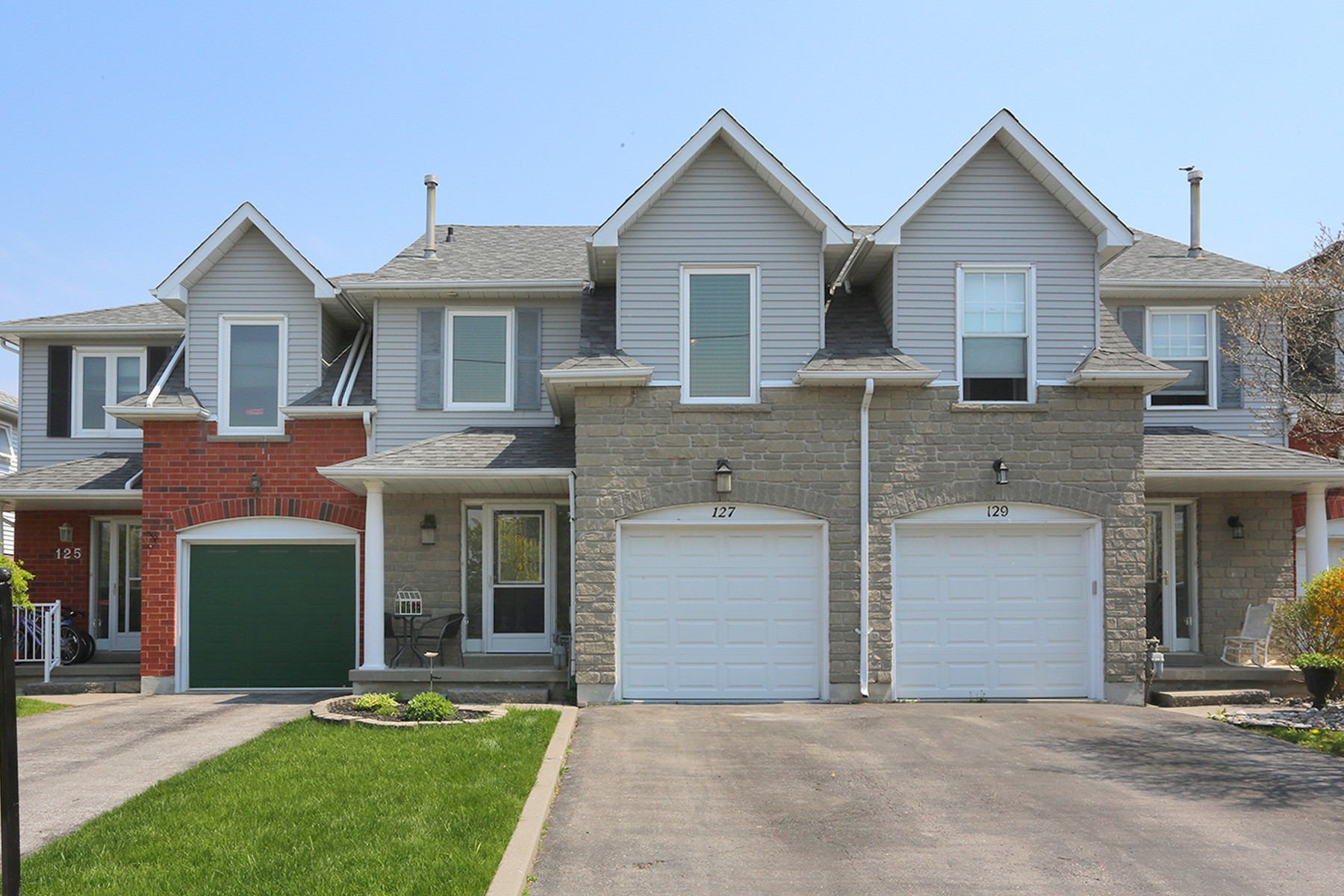 Virtual Tour of 127 Brownstone Cres Courtice, ON TourID# 21652 for Mike ...
