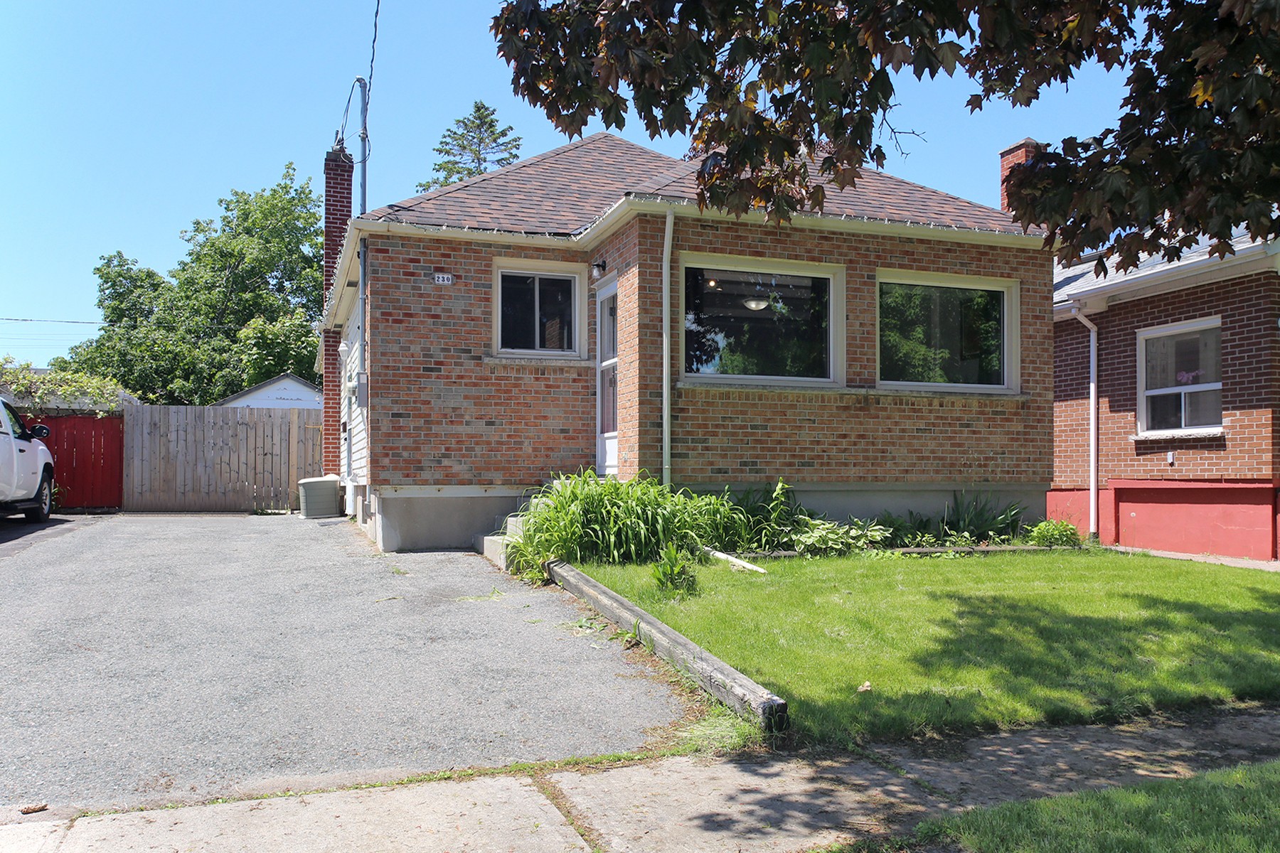 230 Roxborough Ave Oshawa, ON Virtual Tour for Mike Zwicker TourID ...
