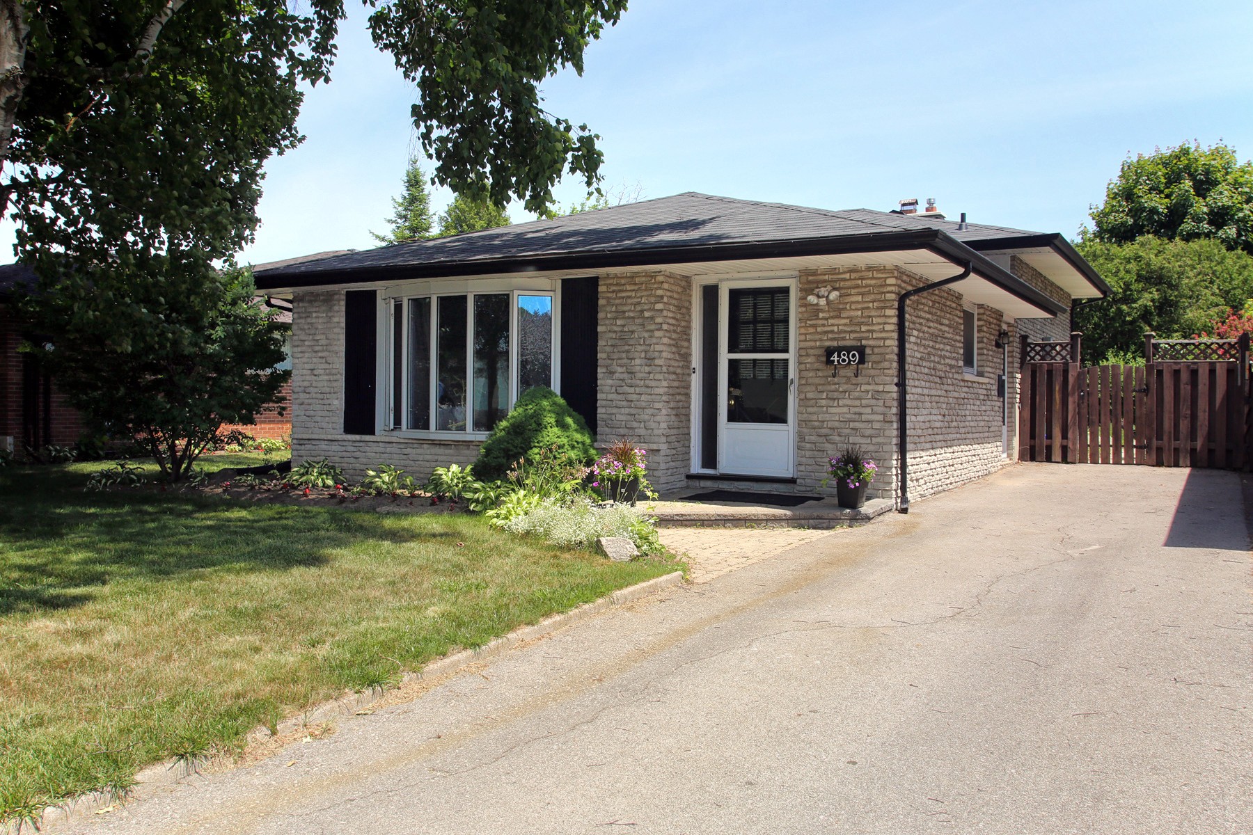 iVRTours.com - Virtual Tour of 489 Waverly St N Oshawa, ON TourID ...